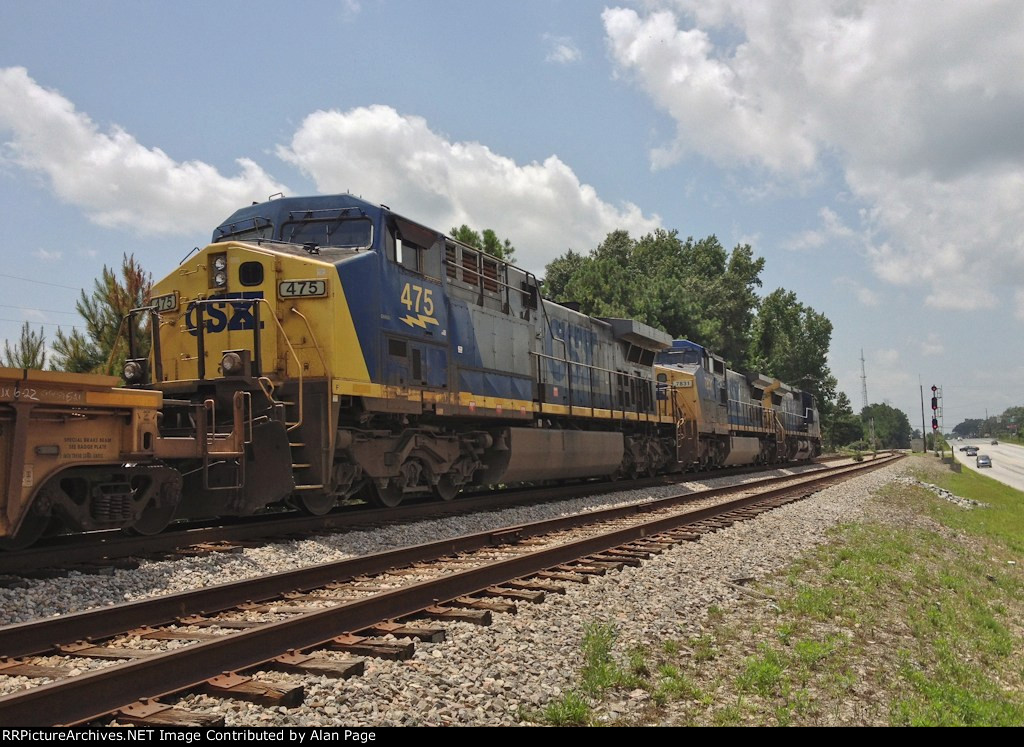 CSX C40-8W’s 7879 and 7831, and AC44CW 475 wait for green